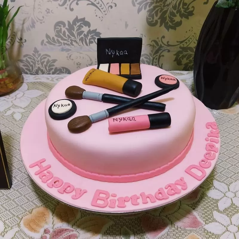 Order Cosmetics Makeup Cake Online — Delivery In East Delhi And Noida — ₹1,799.00 LallanTop Cake ...